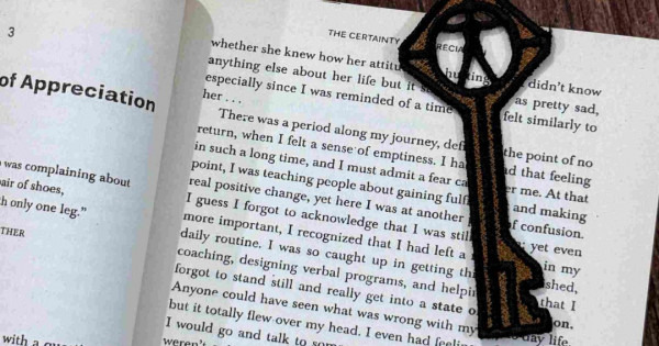 Giant Key Embroidery Design - Instant Download